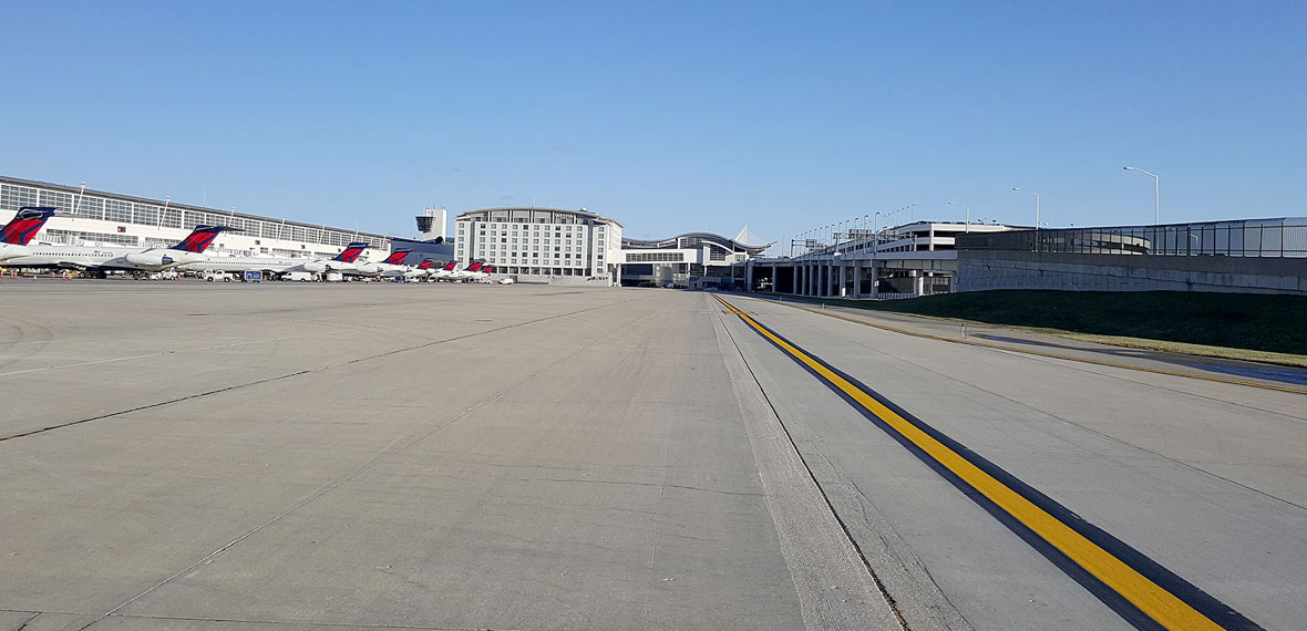 DTW Reconstruction of Runway 4L/22R & Associated Taxiways - Arora Engineers